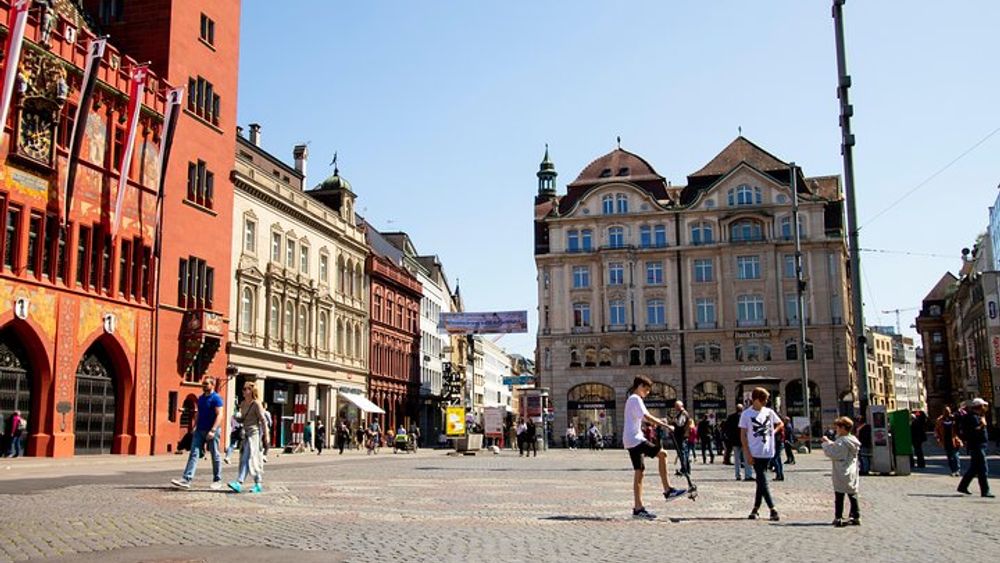 Explore Basel In 1 Hour With A Local | Switzerland | Gifting Owl